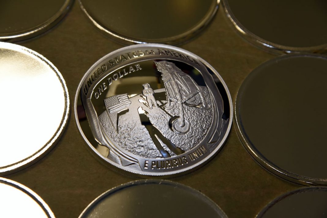2019 Apollo 11 50th Anniversary Commemorative Coin Images | CoinNews